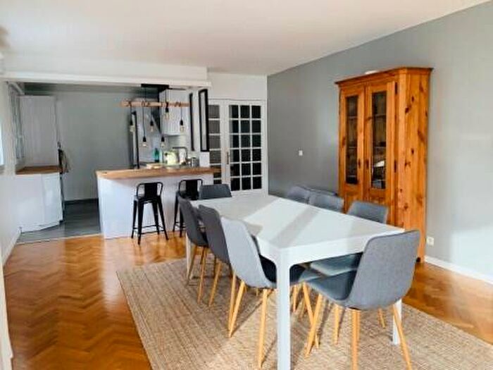 Appartement à louer - Hôtel de Ville, Courbevoie - 5 pièces - 3 chambres