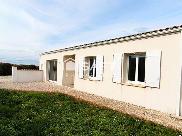 Maison 4 pièces à Saint-Simon-de-Pellouaille, à vendre