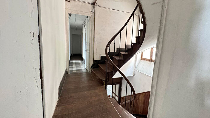 Ambrières-les-Vallées - Maison 7 pièces à vendre