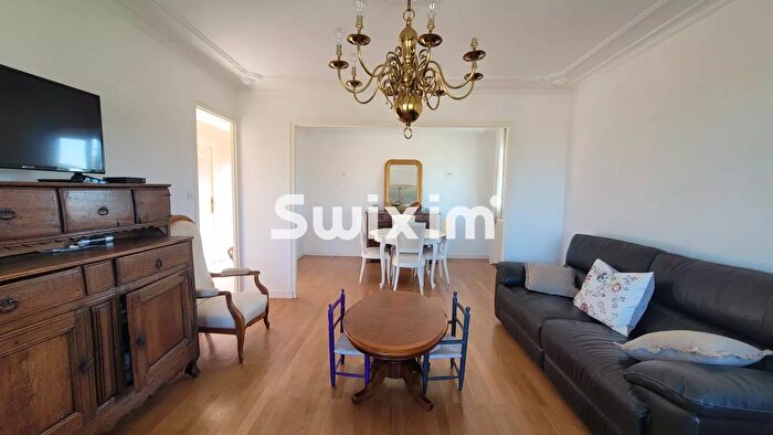 Maison à vendre - Lons-le-Saunier - 6 pièces - 4 chambres