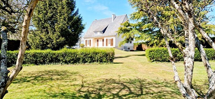 Condé-sur-Vire : Maison 10 pièces à vendre