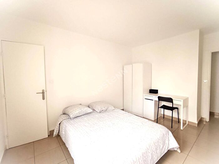 Appartement à louer - Les Mureaux, Sarcelles - 5 pièces - 1 chambre