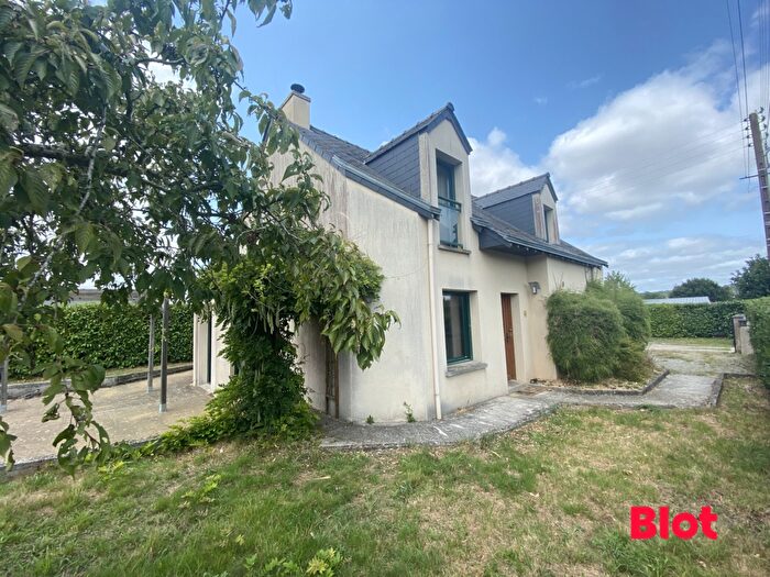 Maison à louer - Pléchâtel - 6 pièces - 4 chambres