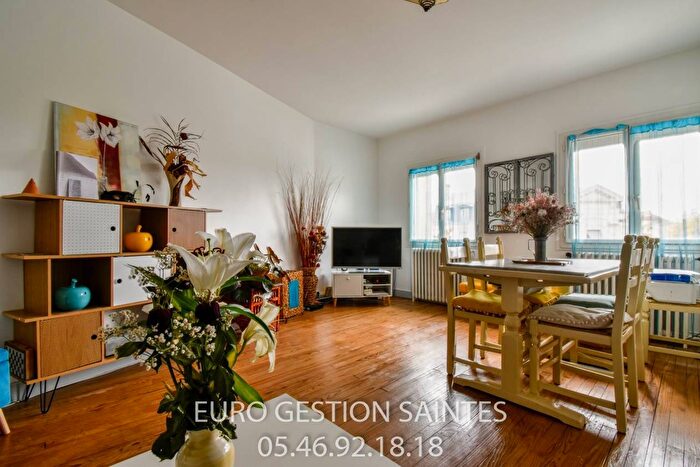 Appartement à louer - Saintes - 3 pièces - 2 chambres