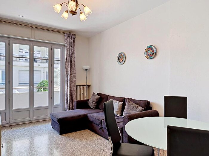 Appartement à louer - Nice, Madeleine - 2 pièces - 1 chambre