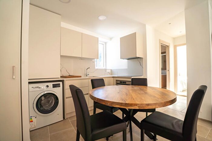 Appartement à louer - Saint-André-de-la-Roche - 3 pièces - 2 chambres