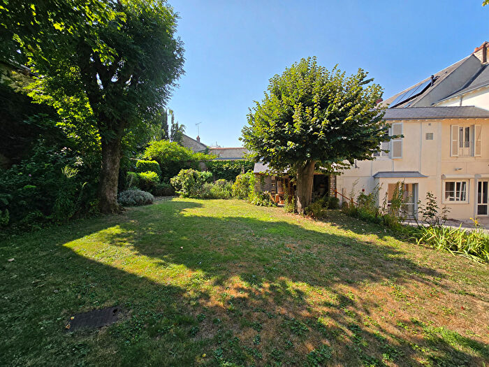 Maison 11 pièces à vendre à Orléans, Bannier, République