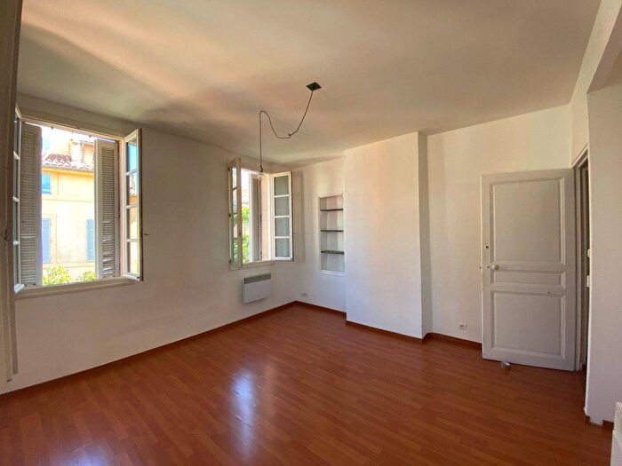 Centre Ville, Aix-en-Provence : Appartement 4 pièces à louer