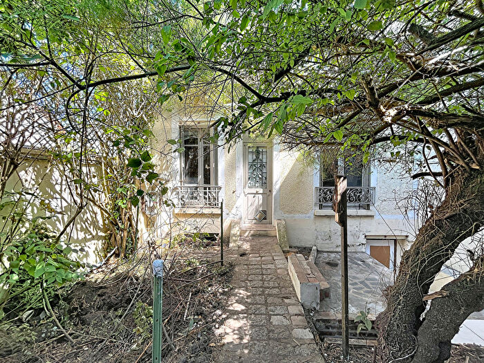 Maison 5 pièces à Suresnes, République, à vendre