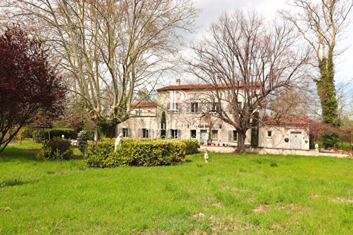 Caumont-sur-Durance : Maison 8 pièces à vendre