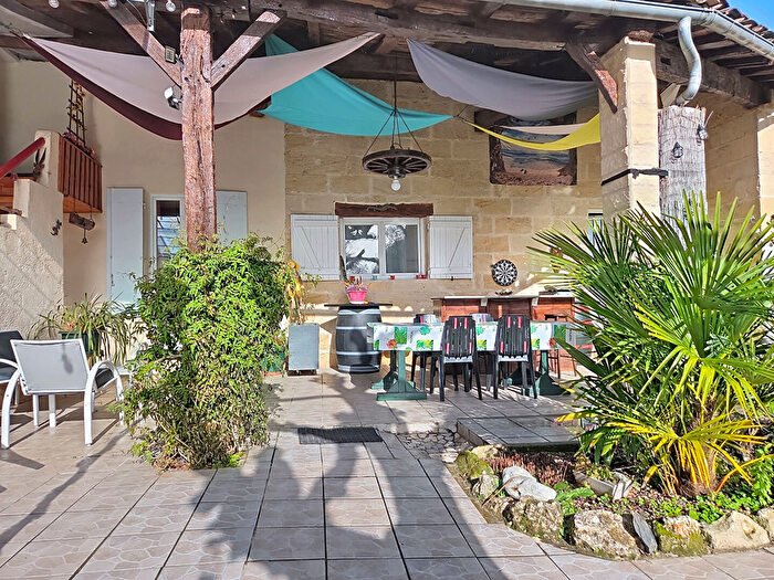 Maison à vendre - Coutras - 7 pièces - 6 chambres