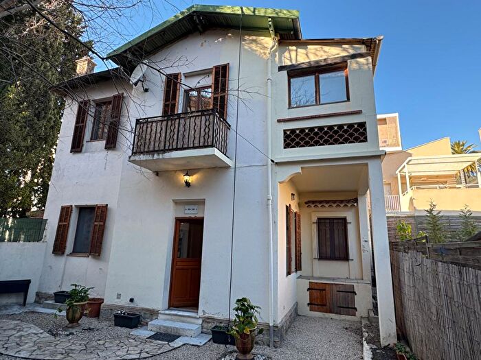 Maison à vendre - Vence, La Sine, La Plus Basse Sine - 5 pièces - 3 chambres