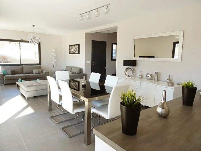Maisons à vendre et appartements à louer - 1