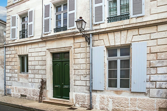 Maison à vendre - Angoulême, Centre-ville - 12 pièces - 10 chambres