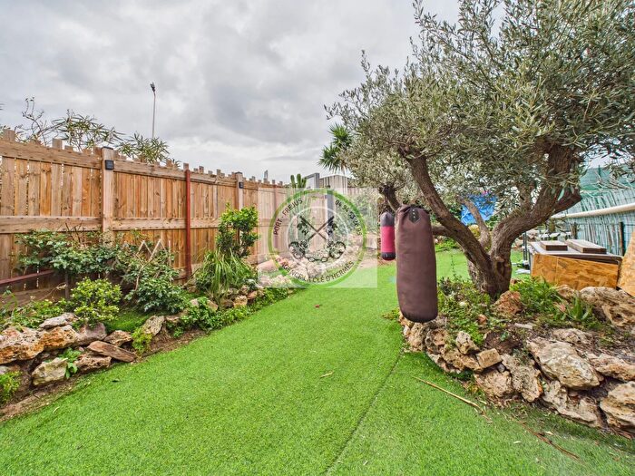 Maison à vendre - Puget-sur-Argens - 5 pièces - 3 chambres