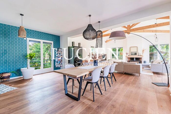 Maison à vendre - Écully, Les Serres, Vivier - 9 pièces - 6 chambres