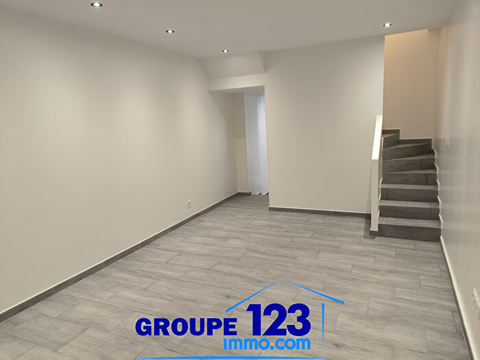 Laroche-Saint-Cydroine - Appartement 3 pièces à louer