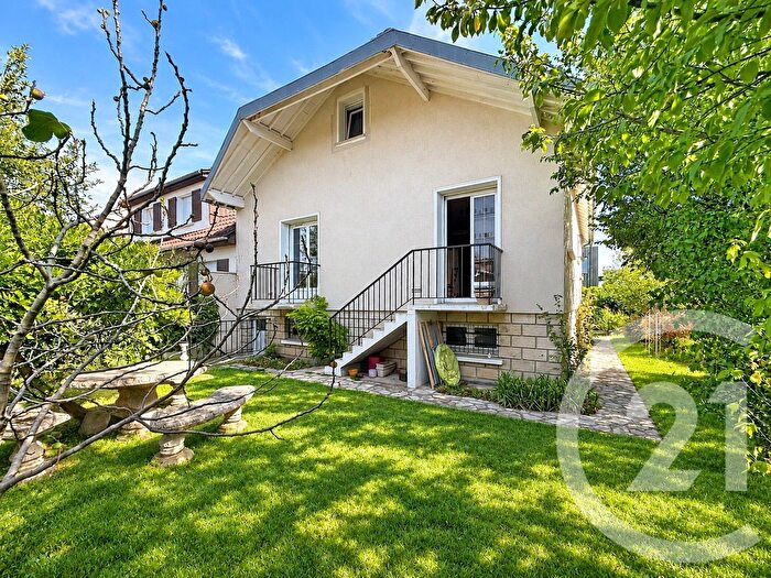 Nanterre, Centre-ville : Maison 6 pièces à vendre