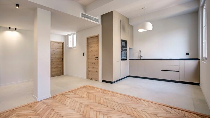 Appartement 2 pièces à Nice, Carré d'or, à vendre