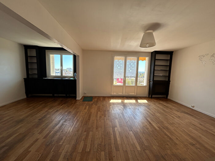 Saint-André-les-Vergers : Appartement 5 pièces à louer