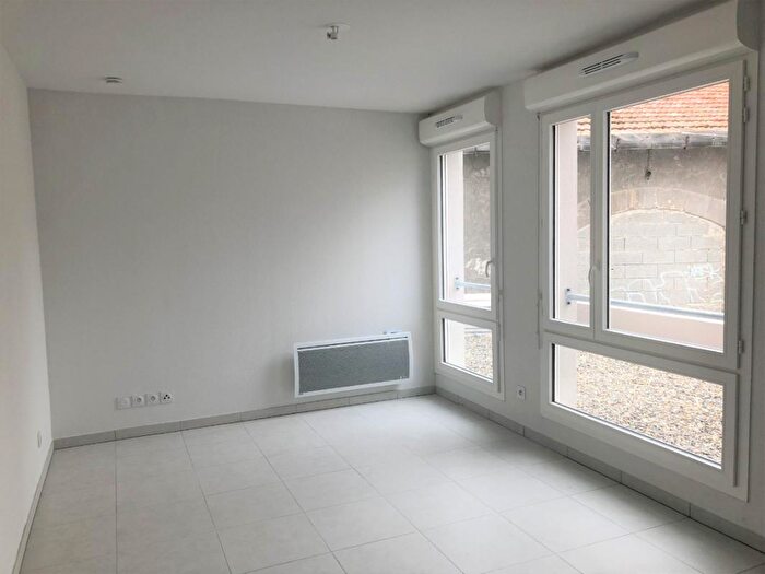 Appartement à louer - Le Pontet, Réal Panier - 1 pièce