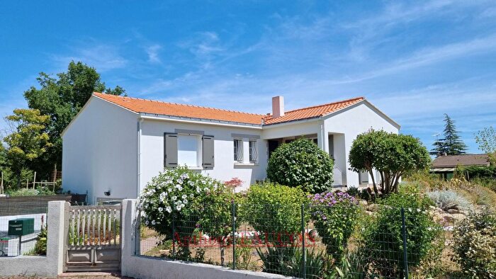 Saint-Florent-des-Bois : Maison 5 pièces à vendre