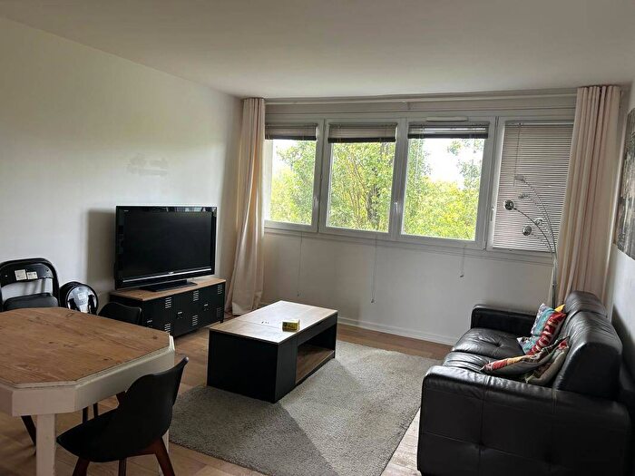 Appartement à louer - Brossolette-Vieux Bourg-Malraux, Châtillon - 3 pièces - 2 chambres