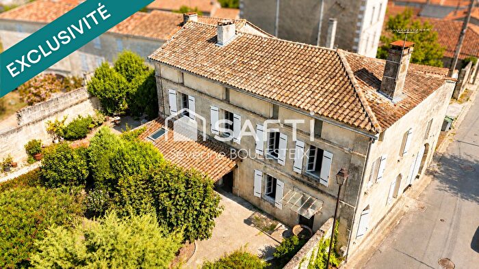 Saint-Même-les-Carrières : Maison 6 pièces à vendre