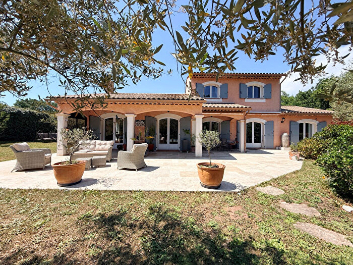 Bagnols-en-Forêt : Maison 5 pièces à vendre