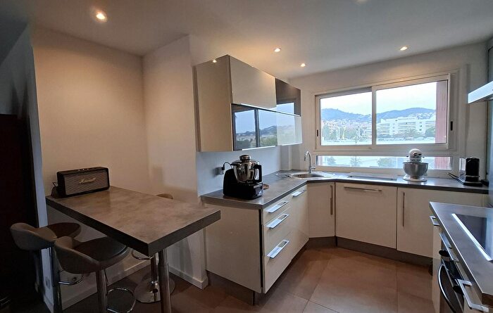 Appartement à vendre - Hyères, Gare, Godillot - 3 pièces - 2 chambres