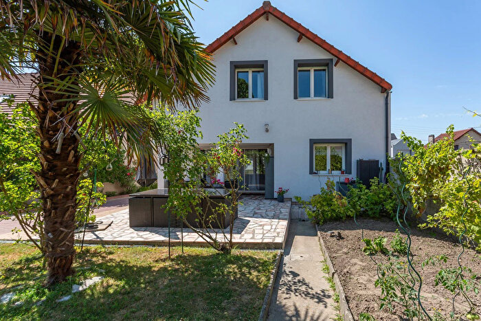 Maison à vendre - Morangis - 9 pièces - 5 chambres