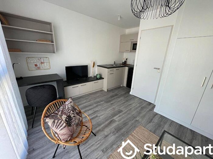 Appartement à louer - Clairmarais-Charles Arnould, Reims - 1 pièce