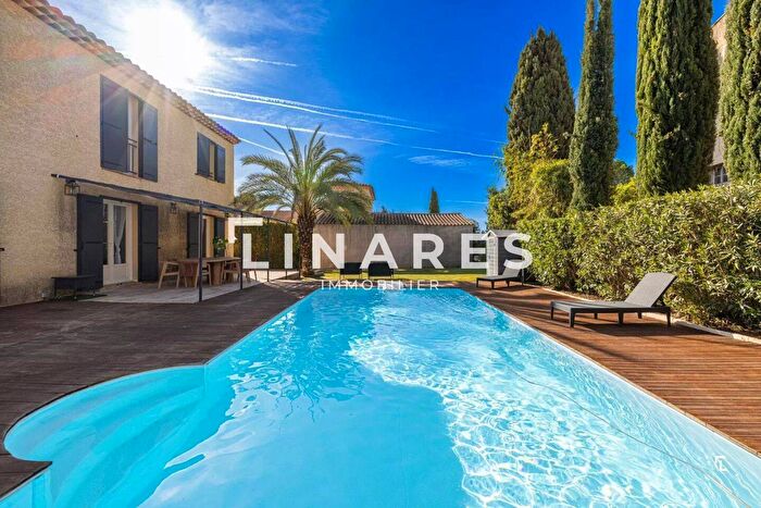 Maison à louer - Château Gombert, Marseille ème arrondissement - 4 pièces - 3 chambres