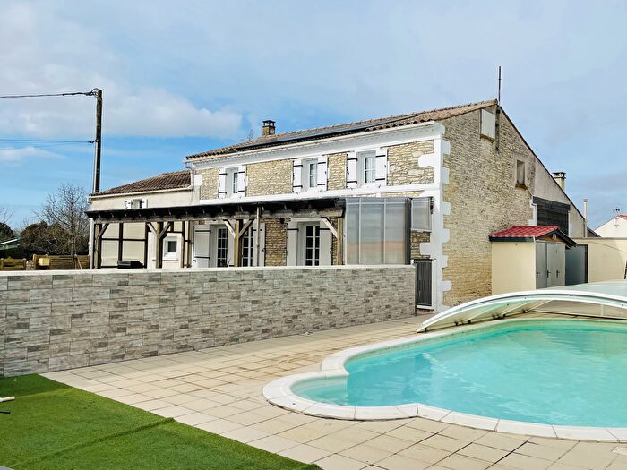 Maison à vendre - Corme-Écluse - 7 pièces - 5 chambres