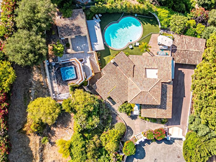 Nice, Saint-Pierre de Feric : Maison 9 pièces à vendre