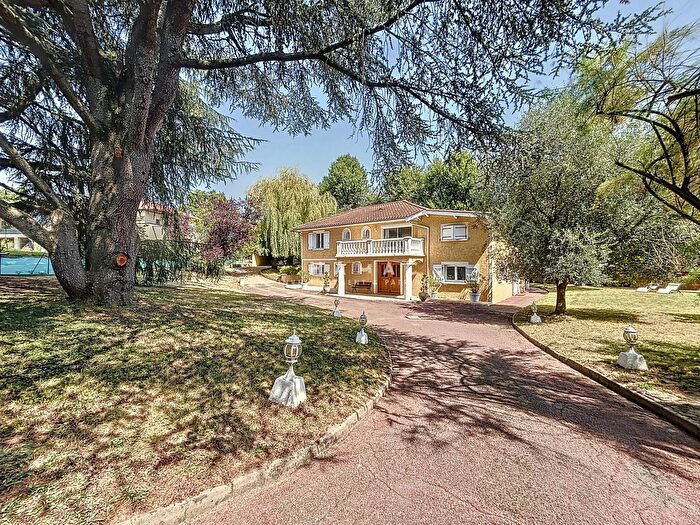 Maison à vendre - La Tour-de-Salvagny - 9 pièces - 6 chambres