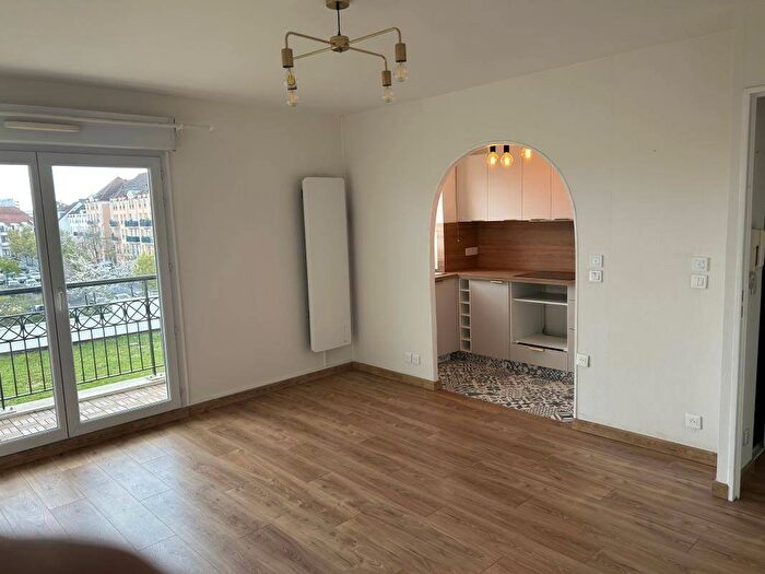 Appartement à louer - Varenne-Centre-Rive Charmante, Noisy-le-Grand - 2 pièces - 1 chambre