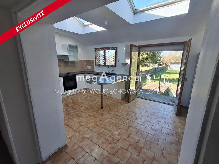 Maison à vendre - Fresnay-sur-Sarthe - 4 pièces - 2 chambres