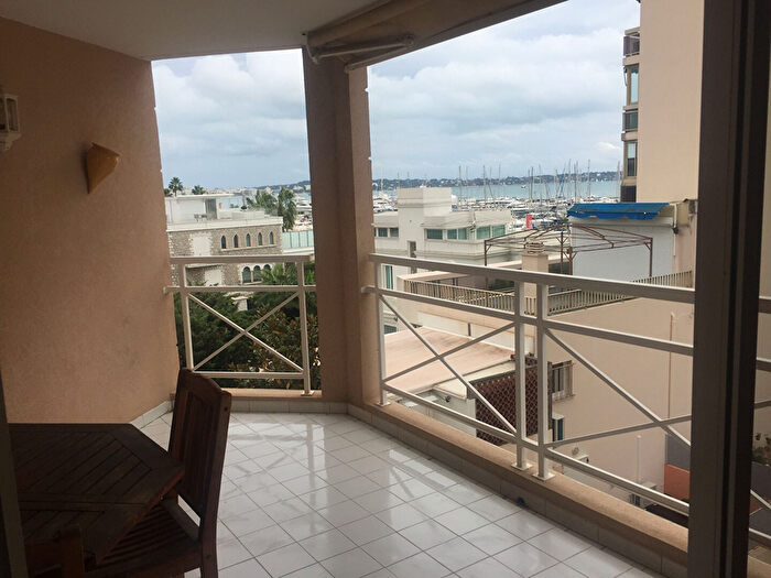 Appartement à vendre - Vallauris, Golfe Juan, Vieux Port - 2 pièces - 1 chambre