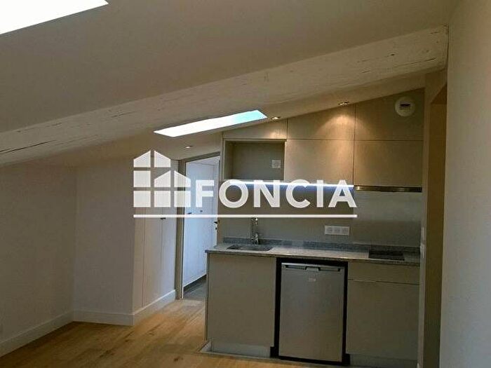 Appartement à louer - Zone Pietonne, Avignon - 1 pièce