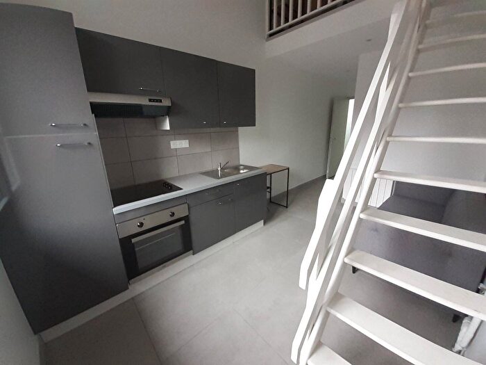 Appartement à louer - Saint-Étienne - 2 pièces - 1 chambre