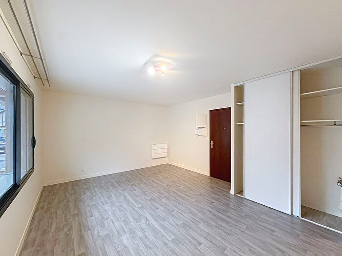 Appartement à louer - Limoges, Centre-ville, Hôtel de Ville, Emailleurs - 1 pièce - 1 chambre