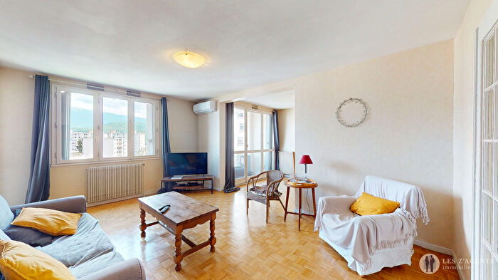 Appartement à vendre - Échirolles, Centre-ville - 5 pièces - 3 chambres