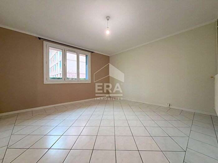 Appartement à louer - Pertuis, Centre-ville, Fours à Chaux, Claret - 4 pièces - 2 chambres