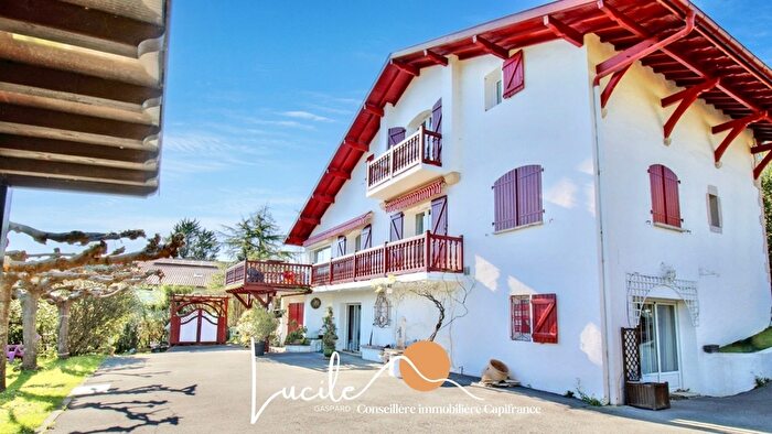 Maison à vendre - Ustaritz - 9 pièces - 6 chambres