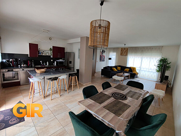 Maisons à vendre et appartements à louer - 1