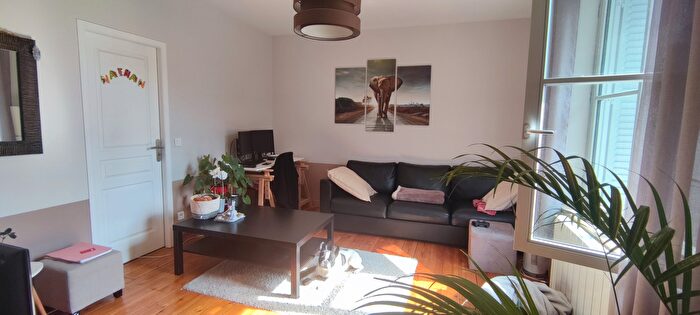 Appartement à louer - Riom, Centre-ville - 3 pièces - 2 chambres