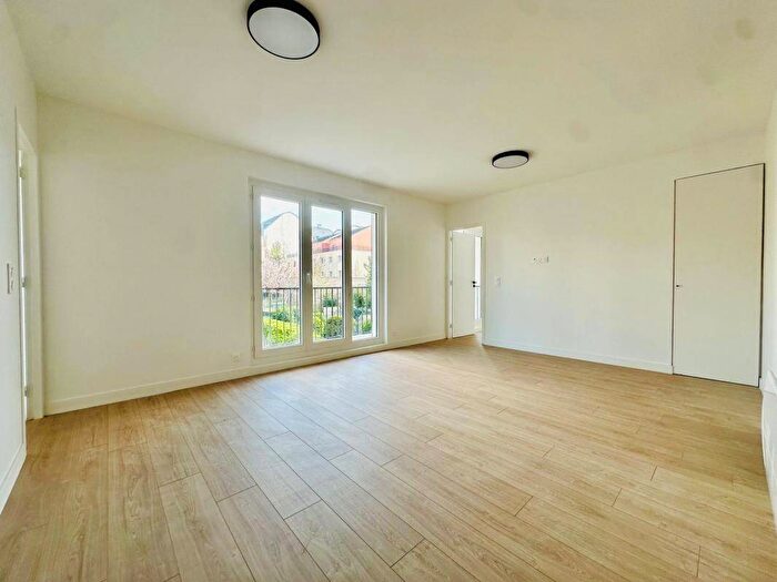 Appartement à louer - Cimetiere, Créteil - 3 pièces - 2 chambres