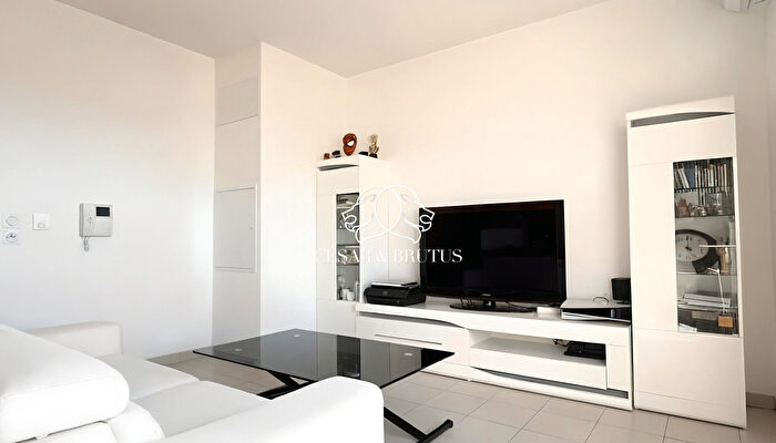 Appartement à vendre - Saint-Priest, Centre-ville - 3 pièces - 2 chambres