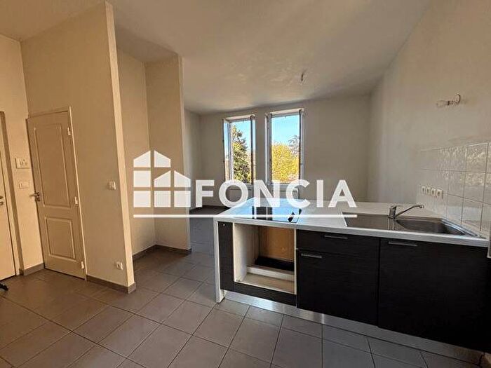 Appartement à louer - Vosne-Etete Noire, Neuville-sur-Saône - 3 pièces - 2 chambres